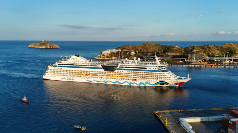 Crucero AIDALUNA arriba por primera vez a Santa Marta - Puerto de Santa ...